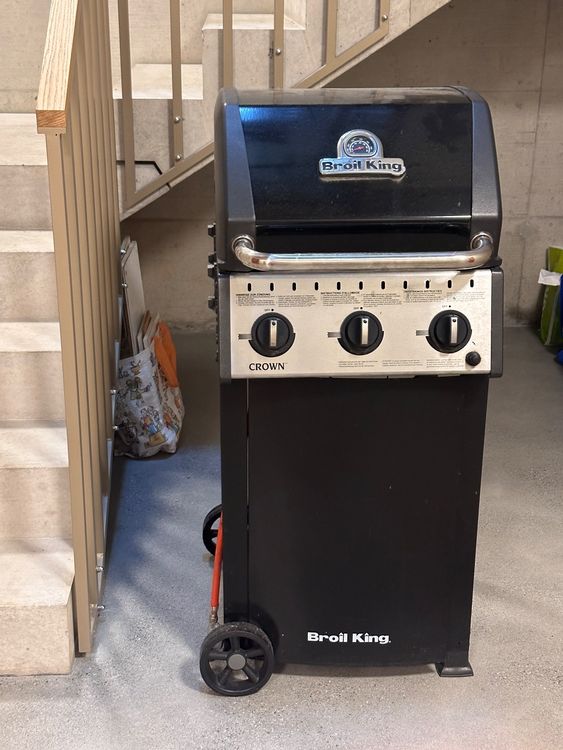 Broil King Gasgrill Modell Crown 320 (Gebraucht) in Thalwil für CHF 27 – nur Abholung auf ...