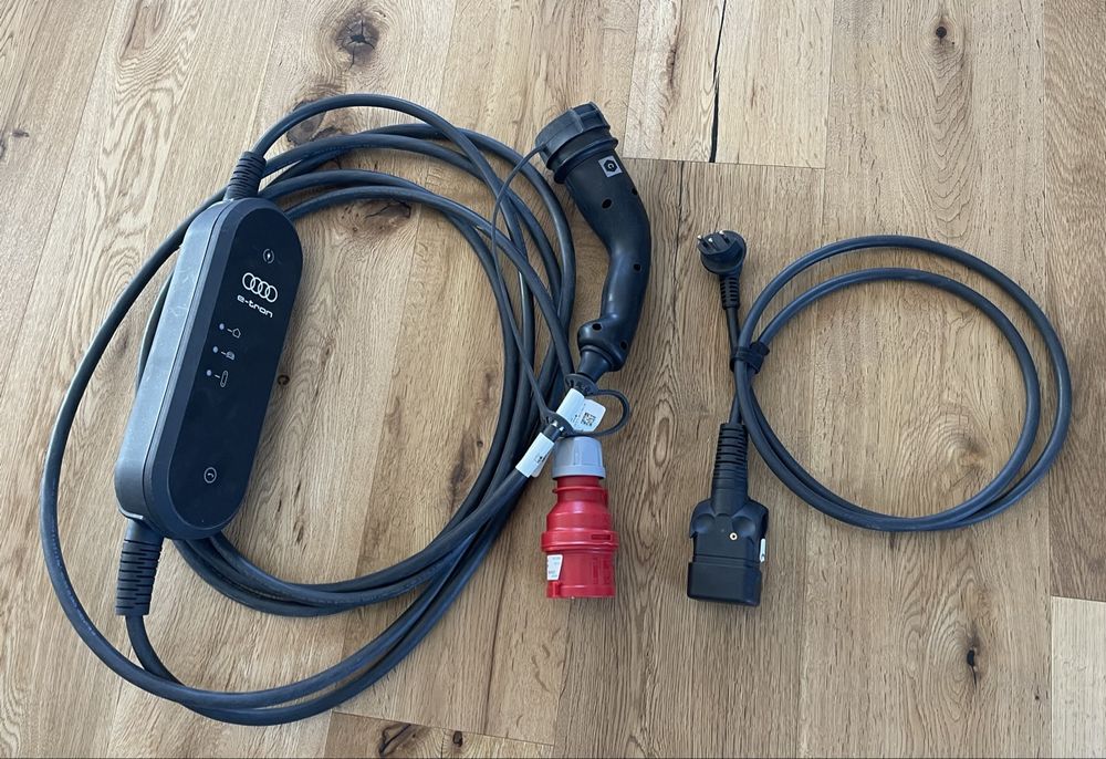 Audi E-Tron Ladegerät (11kW Typ 2 & Adapter) (Gebraucht) in ...