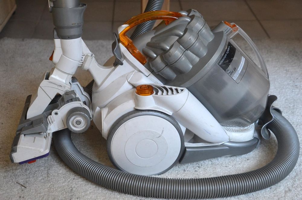 dyson DC08 Staubsauger | Kaufen auf Ricardo