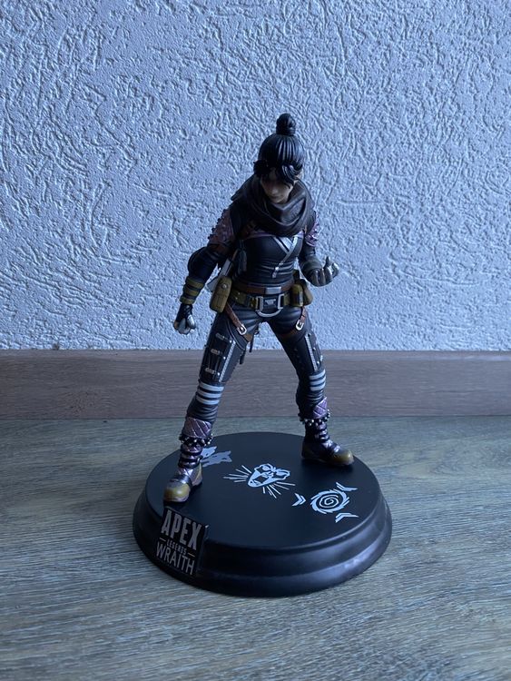 Apex Legends Figur Wraith Statue (Gebraucht) in Grindelwald für CHF 15 ...