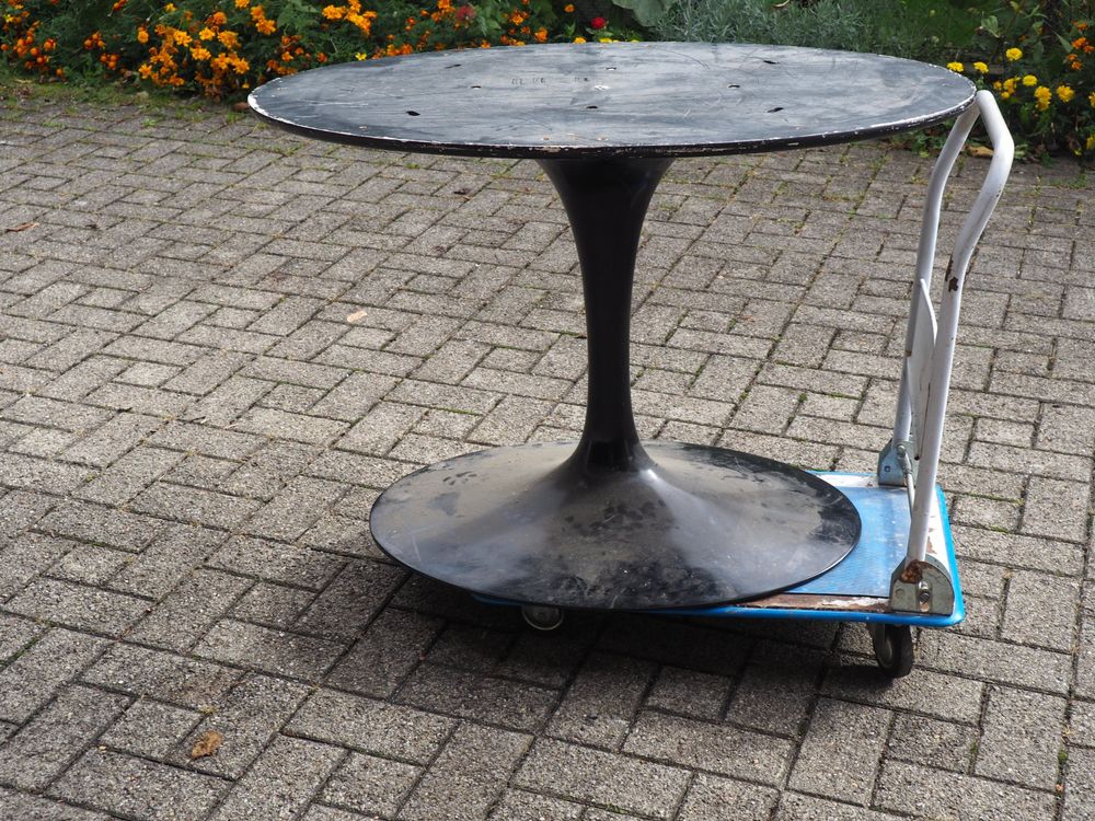 Saarinentisch Oval, nur der Fuss (Gebraucht) in Schänis für CHF 320 ...