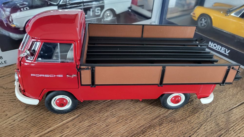 Volkswagen T1 mit Formel Vau Rennwagen 1:18 Schuco (Gebraucht) in ...