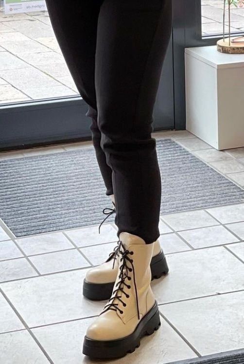 Ganz neue Stiefel, Grösse 39 (Neu und originalverpackt) in Interlaken für CHF 24 – mit Lieferung ...