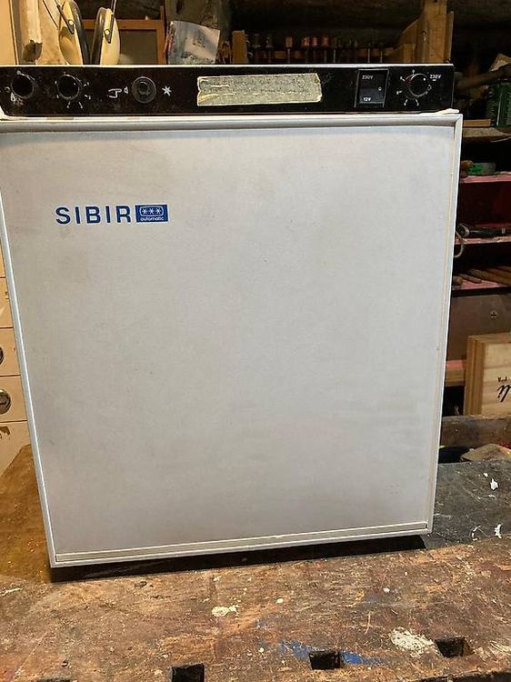 Frigo Sibir a gas ed elettrico 230 v e 12 v funzionante | Kaufen auf Ricardo