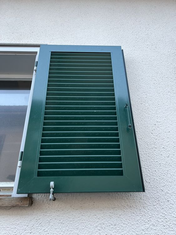 Fensterladen grün Aluminium (Gebraucht) in Mels für CHF 10 – nur ...