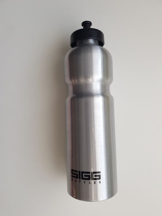 Neue Thermostrinkflasche Alu SIGG (Neu und originalverpackt) in Port für CHF 9 – mit Lieferung ...