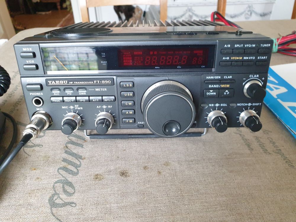 YAESU FT-890 Kurzwellentransceiver – DEFEKT | Kaufen auf Ricardo