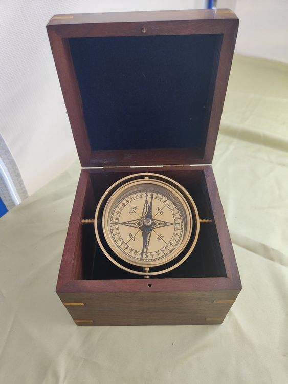 MESSING KOMPASS IN HOLZTRUHE (Gebraucht) in Jeuss für CHF 50 – mit Lieferung auf Ricardo kaufen
