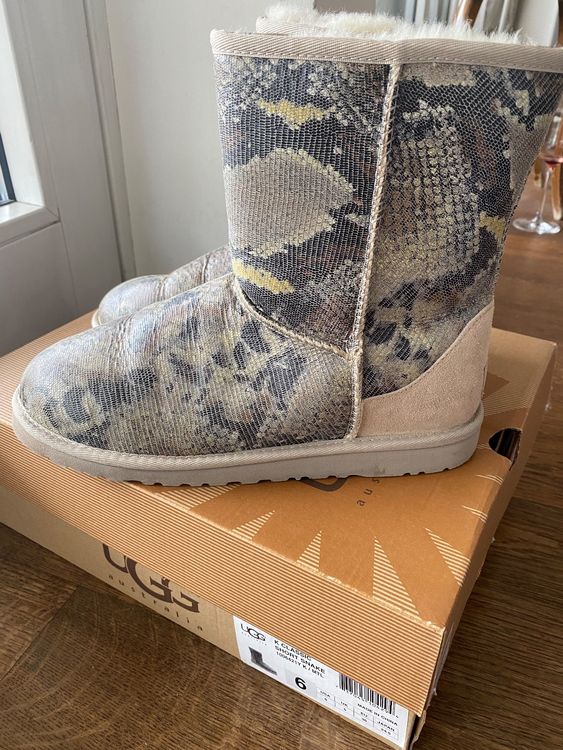 UGG K classic short snake mtl, 36 (Neu (gemäss Beschreibung)) in Uerikon für CHF 49 – mit ...