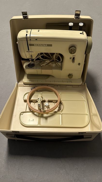 Bernina Nähmaschine 708 inkl. Zubehör | Kaufen auf Ricardo