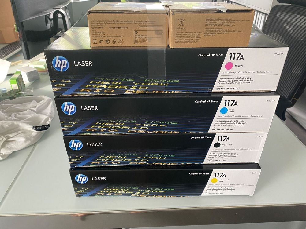 Satz HP Laser Toner 117A und 2 Toner Sammelbehälter (Gebraucht) in ...