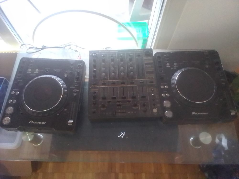 DJ Mixer DJM-600 mit 2 x Pioneer CDJ-1000MK3 (Gebraucht) in Langendorf für CHF 500 – nur ...