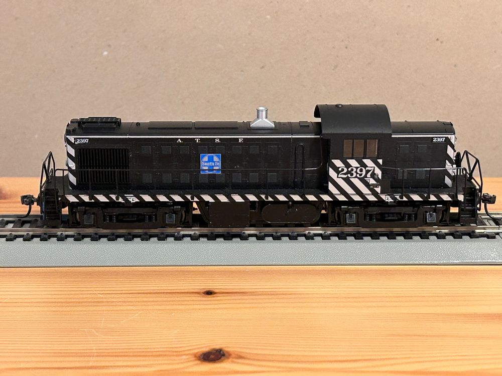 ATLAS, ALCO RS1 ATSF 2397 (Zebra), digital (Neu (gemäss Beschreibung)) in Leuzigen für CHF 99 ...