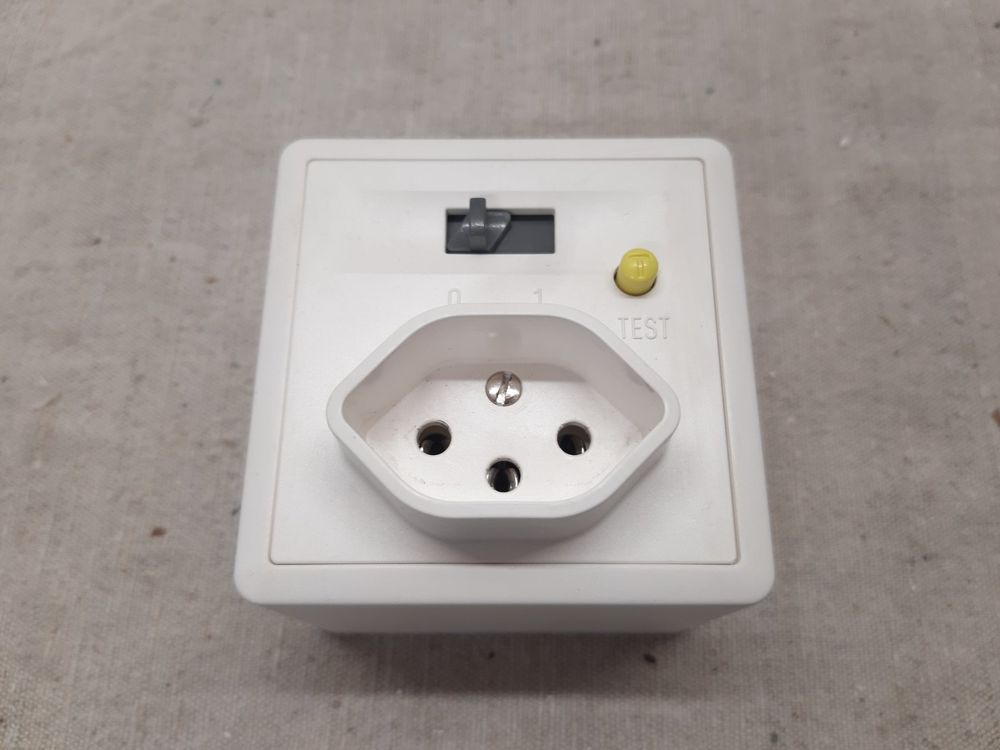 FI Steckdose T13 ABB 10mA 10A Sidos ZFS 110 AP (Gebraucht) in ...