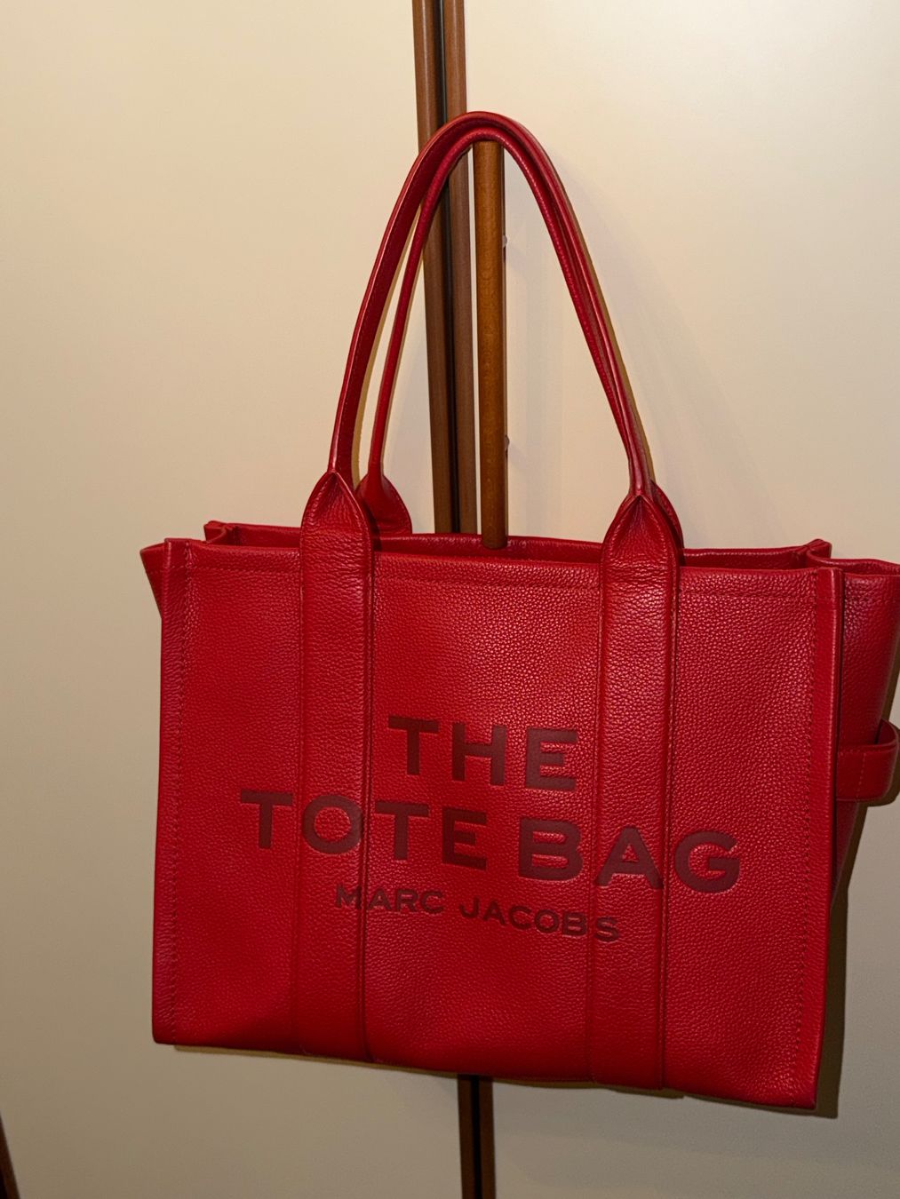Wie neue Marc Jacobs The Tote Bag Large rot Leder (Gebraucht) in Basel ...