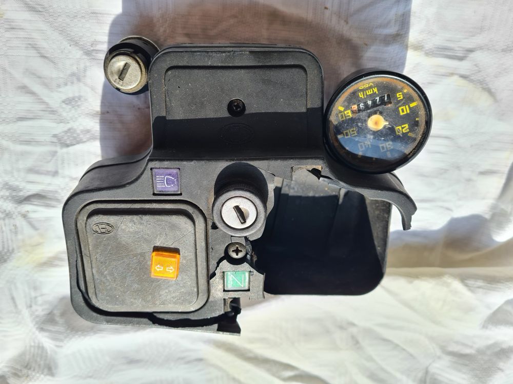 CEV Cockpit, Tacho und Schloss defekt (Gebraucht) in frümsen für CHF 4 – mit Lieferung auf ...