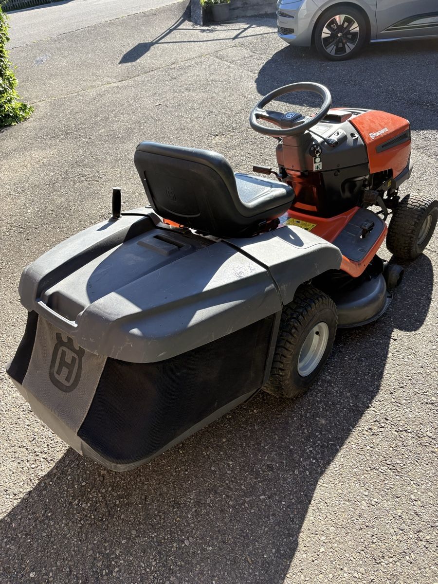 Husqvarna Rasentraktor TC 138, Top Zustand! (Gebraucht) in Adlikon b ...
