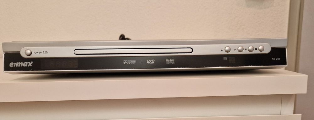 DVD Player mit Fernbedienung von e:max (Gebraucht) in für CHF 1 – nur ...