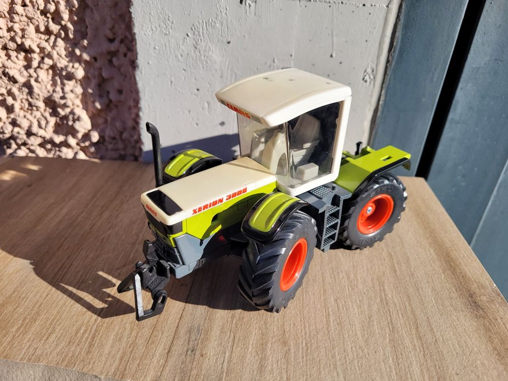 Claas Xerion 3000 Siku 1/32 | Kaufen auf Ricardo