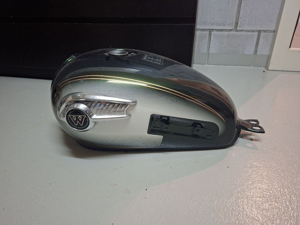 Tank Kawasaki W800 (Gebraucht) in Wimmis für CHF 10 – nur Abholung auf ...