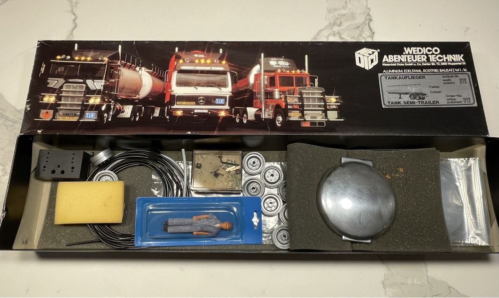 Wedico Volvo Lastwagen mit Tankauflieger (Neu (gemäss Beschreibung)) in ...