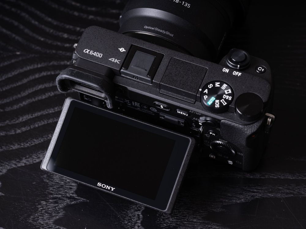 Sony Alpha 6400 Kit (18-135 mm, 24.20 Mpx, APS-C / DX) (Gebraucht) in Olten für CHF 890 – mit ...