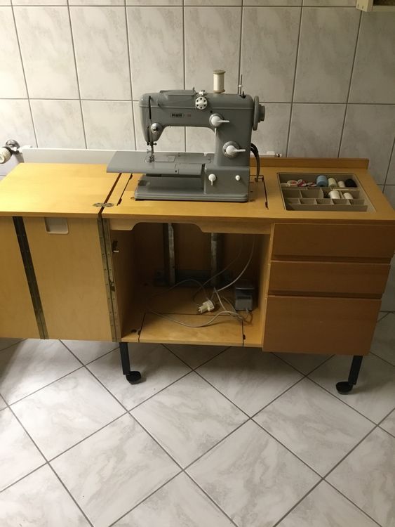 Nähmaschine Möbel mit Lift und auf Rollen (Gebraucht) in Oberbuchsiten für CHF 60 – nur Abholung ...