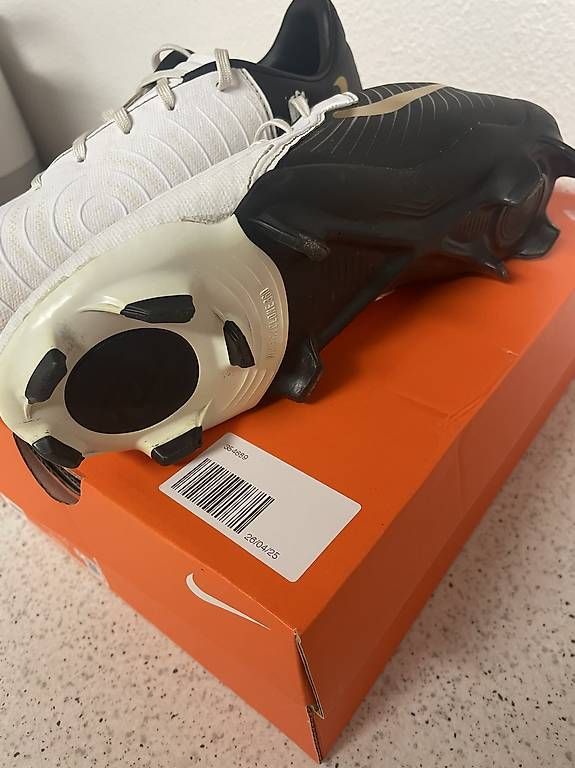 Scarpe calcio nr. 39 Nike Phantom GX II Academy FG/MG (Usato) a ...