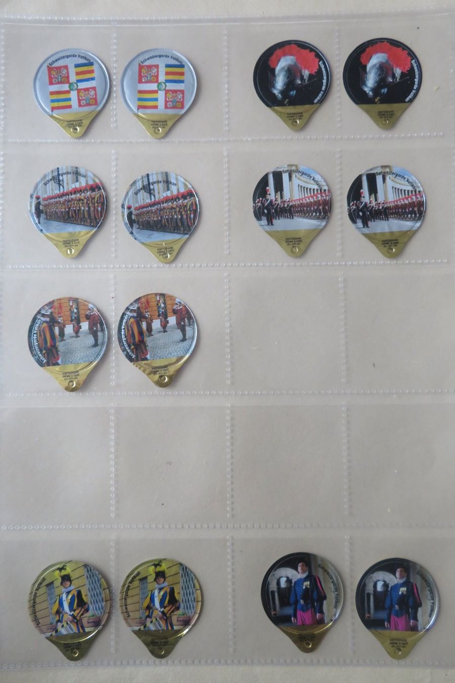 von S. 1.391C jew. 1 Deckeli m hellerem + 1 mit dunklerem Go (Gebraucht ...