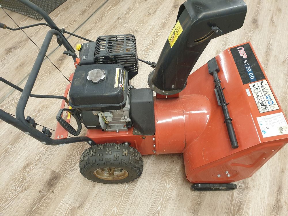 Schneefräse NGP ST 2200 ab 20fr. (Defekt) in Tuggen für CHF 78 – nur Abholung auf Ricardo kaufen