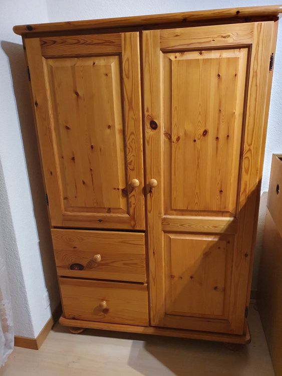 Elegantes Kiefer Schrank Gebraucht Fotos