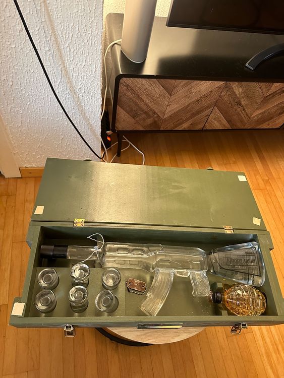 Wodka Set AK47 Geschenkidee Militär (Neupreis CHF 180) (Neu (gemäss ...