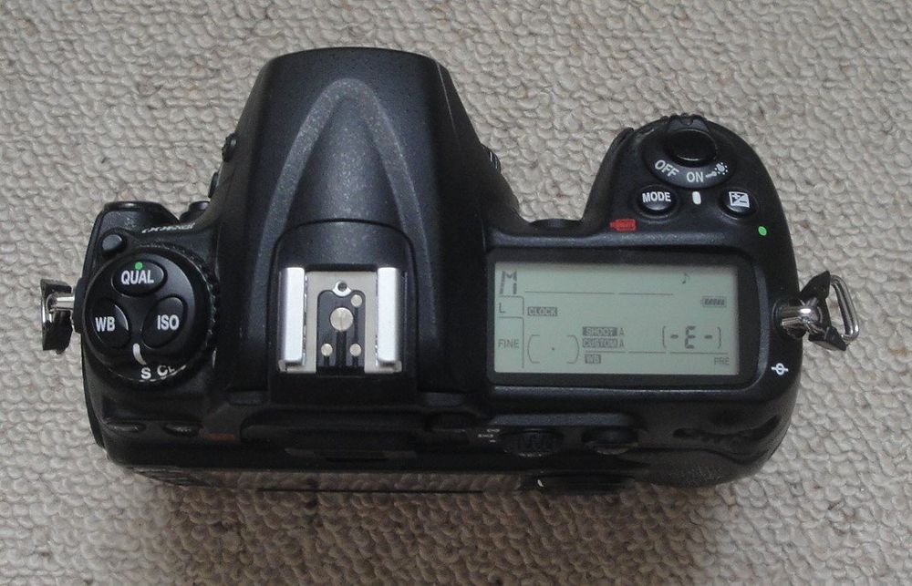 NIKON D300 SPIEGELREFLEXKAMERA mit BLITZ Speedlight SB-80DX (Gebraucht) in Bern für CHF 65 – mit ...