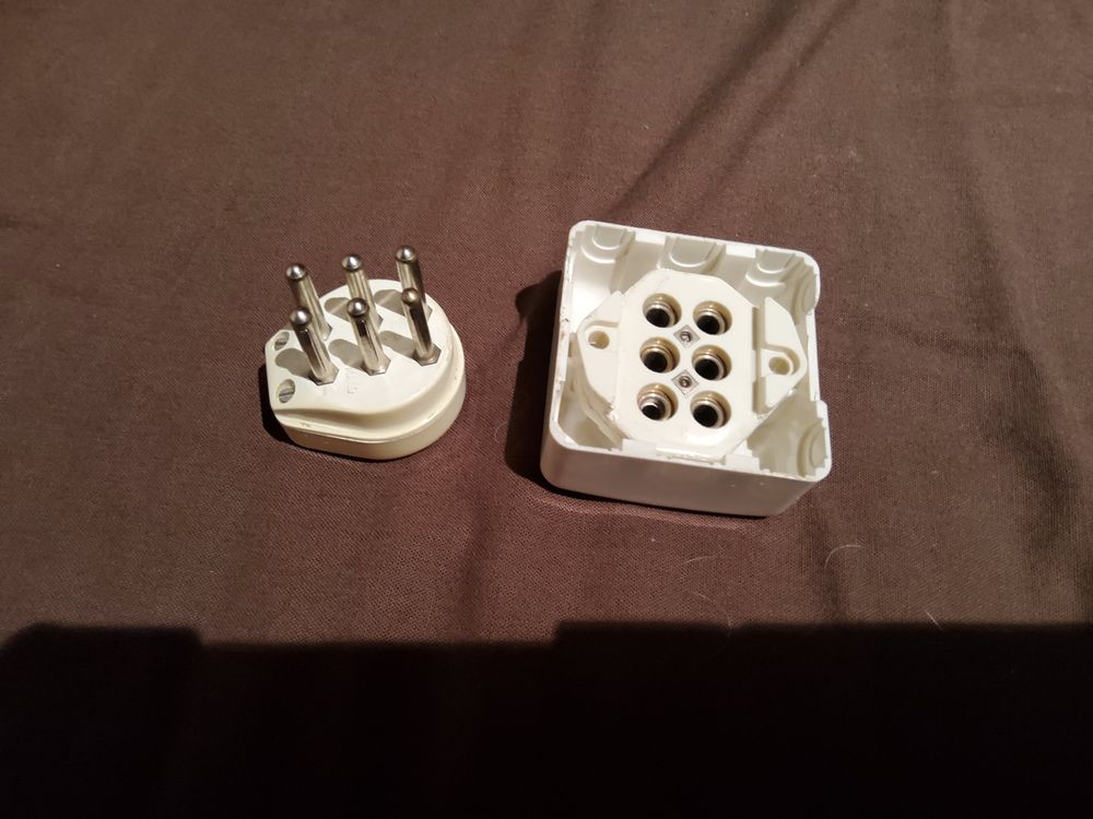 Telefon- Stecker mit Steckdose (Gebraucht) in für CHF 7 – mit Lieferung ...