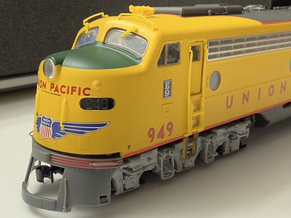 Life Like USA Union Pacific EMD E8/9 Diesel 949 / DC HO (Gebraucht) in ...