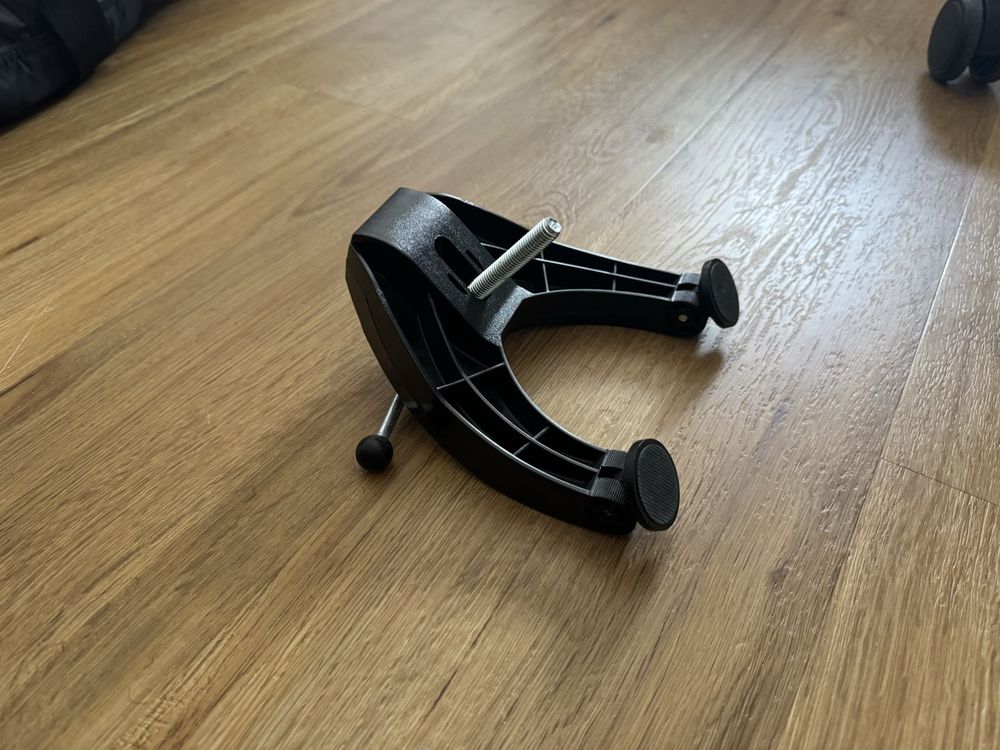 Thrust master t300 table clamp (Gebraucht) in Neuchatel für CHF 5 – mit ...