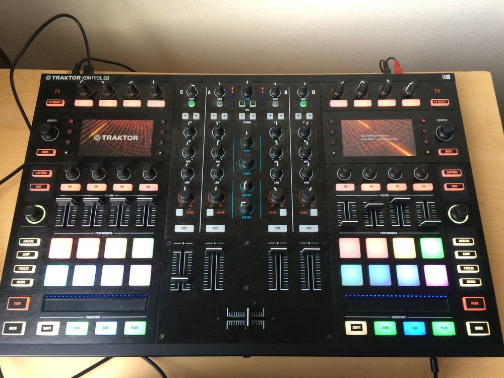 Traktor Kontrol S8 inkl. Taktor Pro Lizenz (Gebraucht) in Laupen ZH für ...