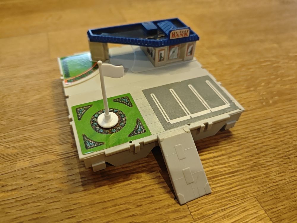 Micro Machines Travel City Drive-Up Bank (Gebraucht) in Wittenbach für ...