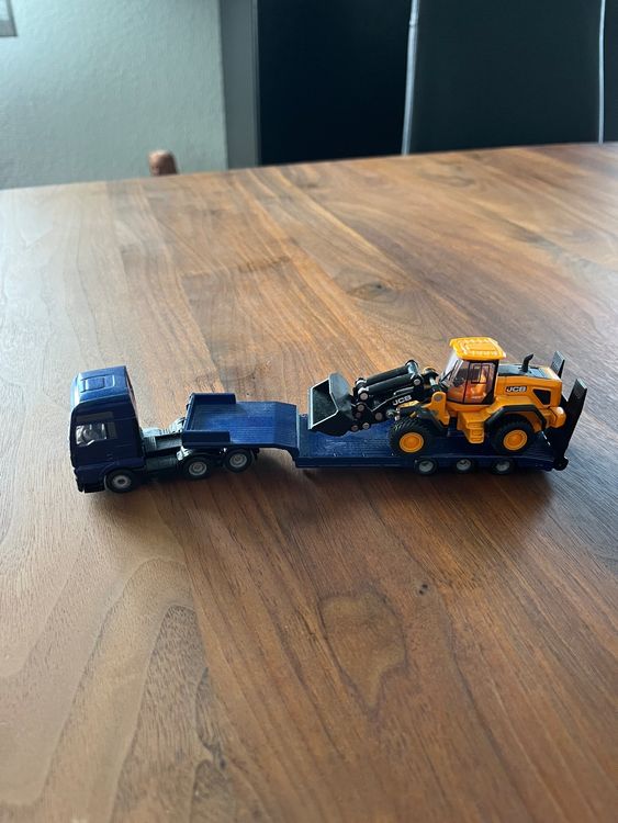 Siku Man Lkw mit Tieflader und JCB Radlader (Gebraucht) in Rotkreuz für CHF 10 – mit Lieferung ...