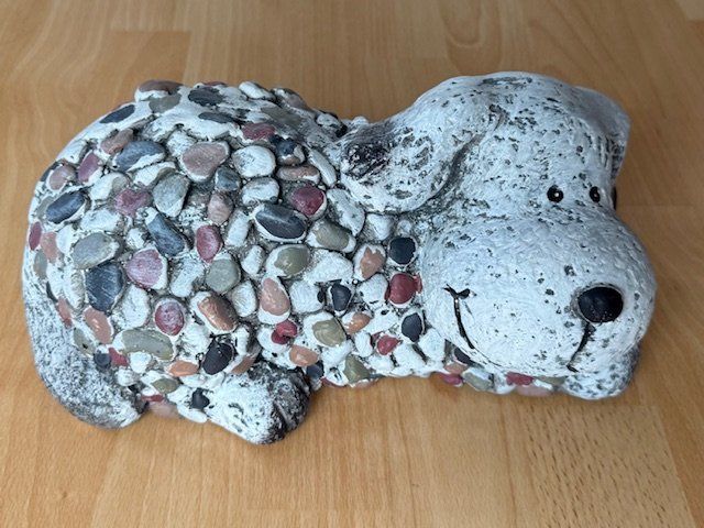 Deco-Hund aus Stein-Material, für Innen und Aussen (Gebraucht) in ...