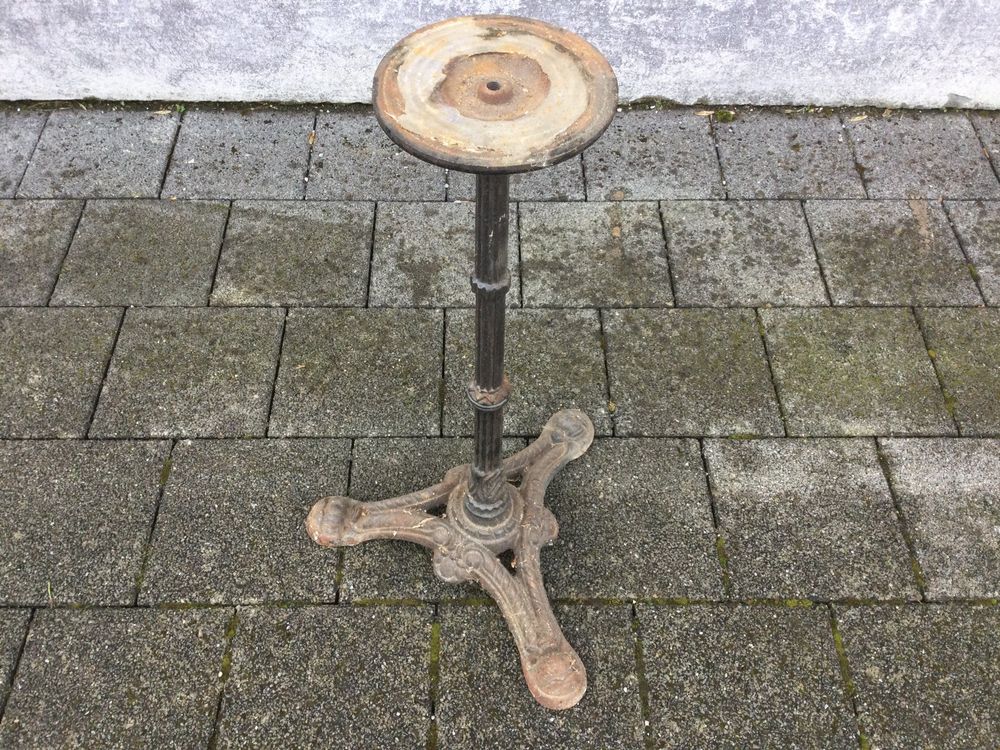 Gebrauchter zum Teil rostiger Gusseisenfuss für Bistrotisch (Gebraucht ...