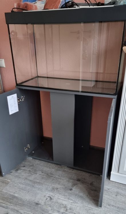 Aquarium komplett mit Unterschrank gebraucht, umfangreiches (Gebraucht) in Marthalen für CHF 51 ...