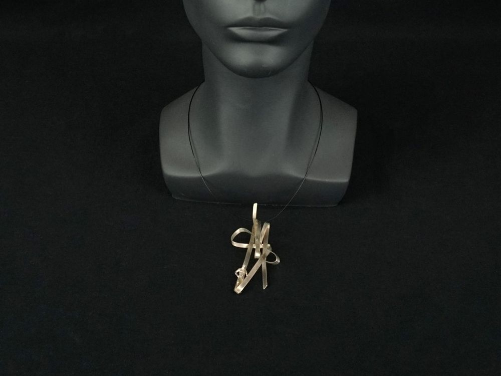 Ausgefallener Silberanhänger an Halsreif | Kaufen auf Ricardo