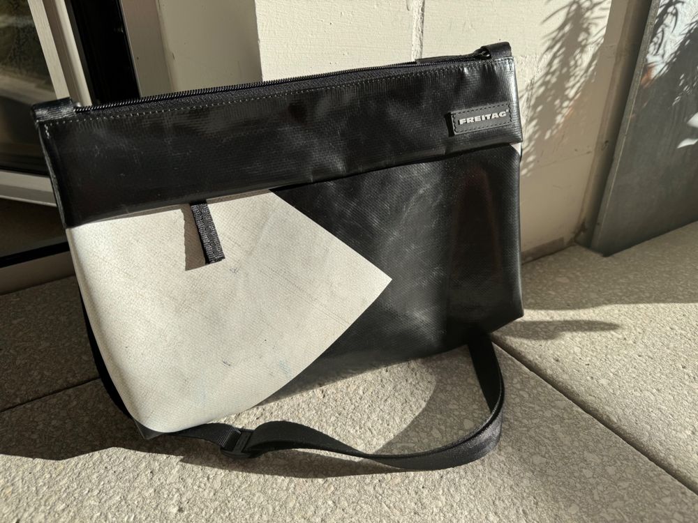 Freitag F553 Lou Shoulderbag Schwarz Kaufen Auf Ricardo