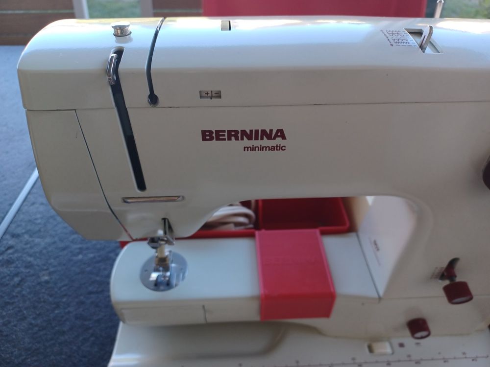 Bernina 807 minimatic Nähmaschine mit Zubehör | Kaufen auf Ricardo