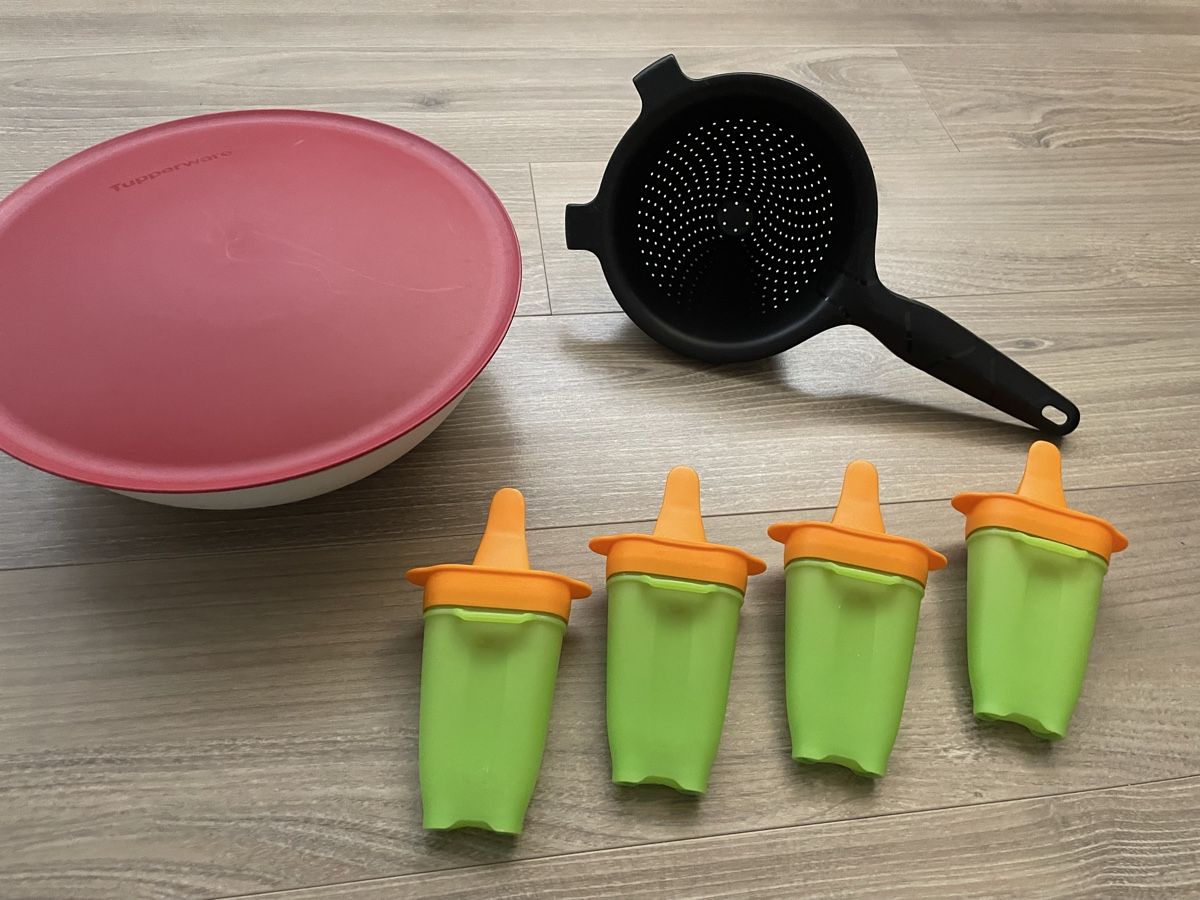 Tupperware Set: Bol, Couvercle, Passoire + Moules glaces (D'occasion) à ...