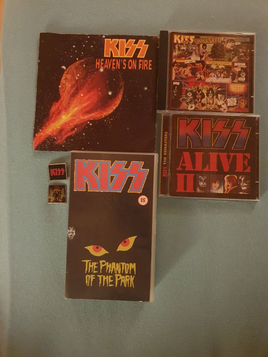 Kiss Sammlung: CD, Single, VHS, Buttons, Raritäten! (Gebraucht) in Grône für CHF 35 – mit ...