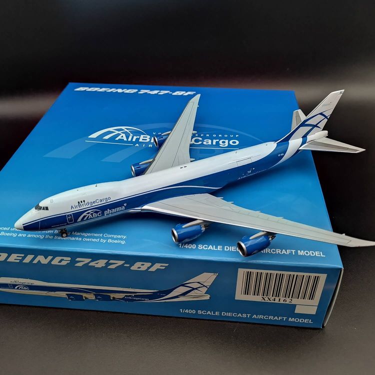 Modellflugzeug Boeing 747-8f "Air Bridge Cargo" - 1:400 OVP (Neu und ...