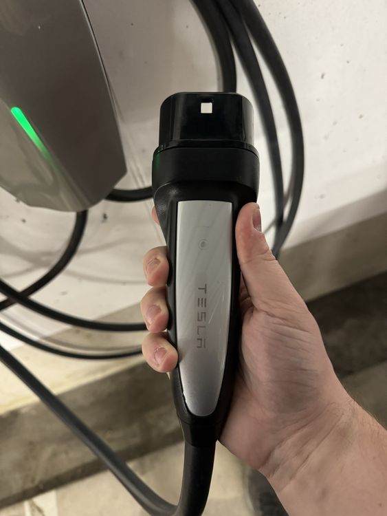 Tesla Gen 2 Wall Connector Wallbox mit 7.4m Kabel (Gebraucht) in für ...