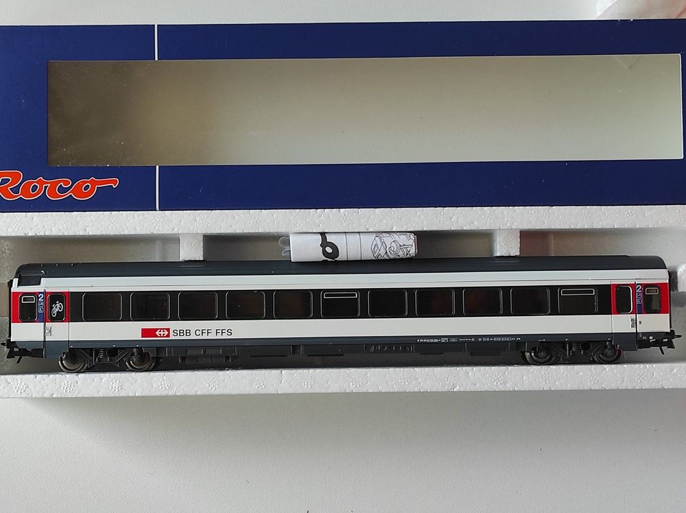 SBB Reisezugwagen 2. Kl. EW IV (ICN Lackierung) von Roco H0 (Neu und originalverpackt) in La ...
